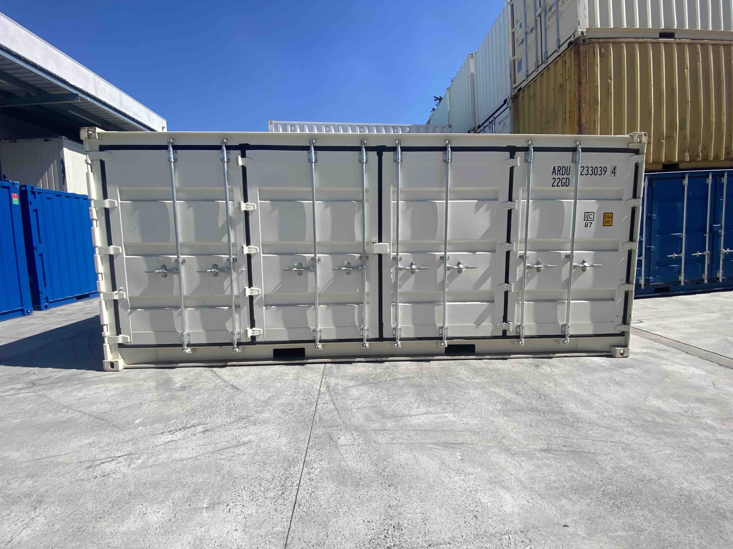 EERSTE REIS 20FT OPEN SIDE ZEECONTAINER Leverbaar met