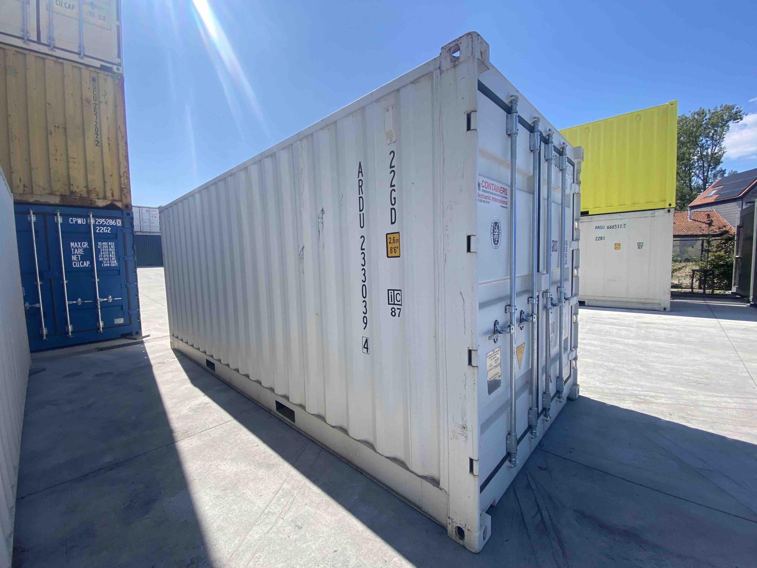 EERSTE REIS 20FT OPEN SIDE ZEECONTAINER Leverbaar met