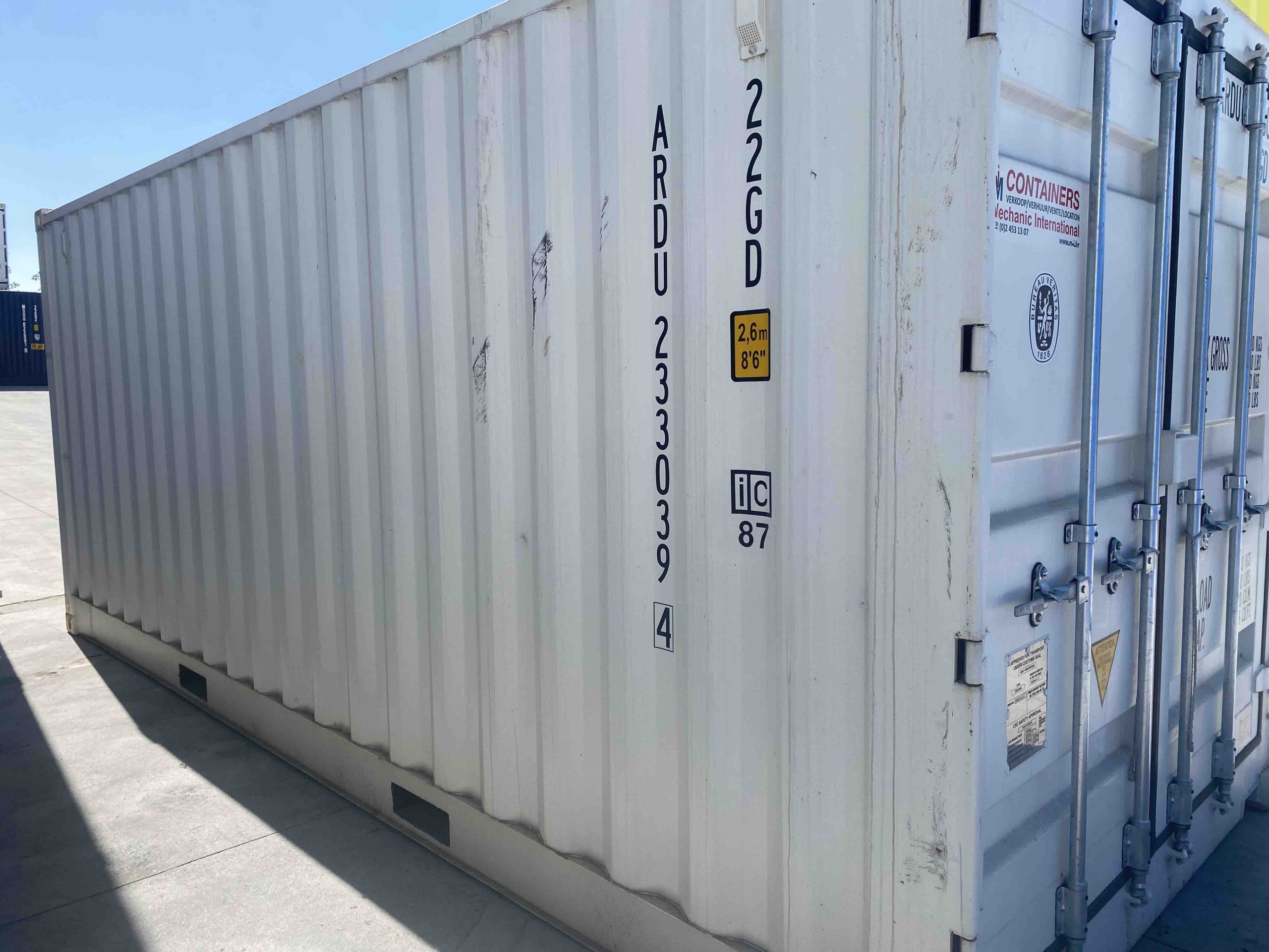 EERSTE REIS 20FT OPEN SIDE ZEECONTAINER Leverbaar met